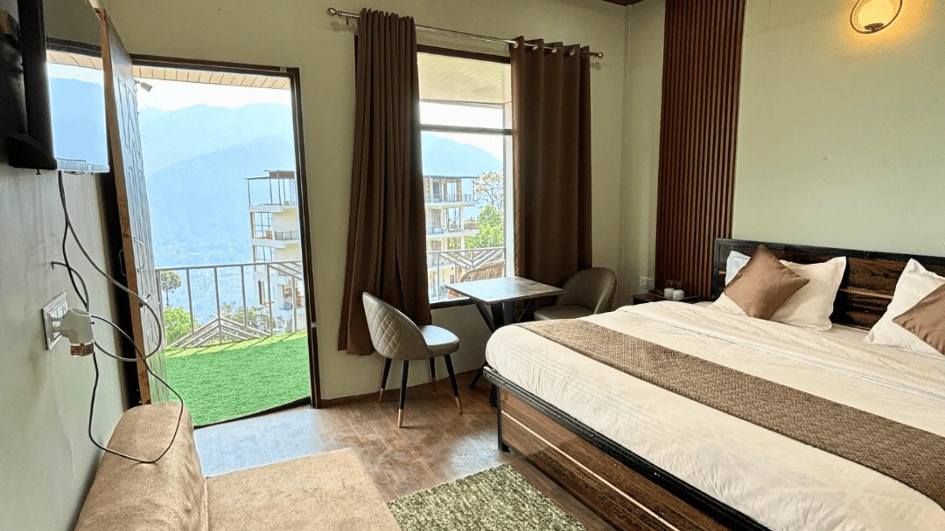 Deluxe Room(with Breakfast + Dinner) - The Hills Inn Resort - ROOM DETAILS